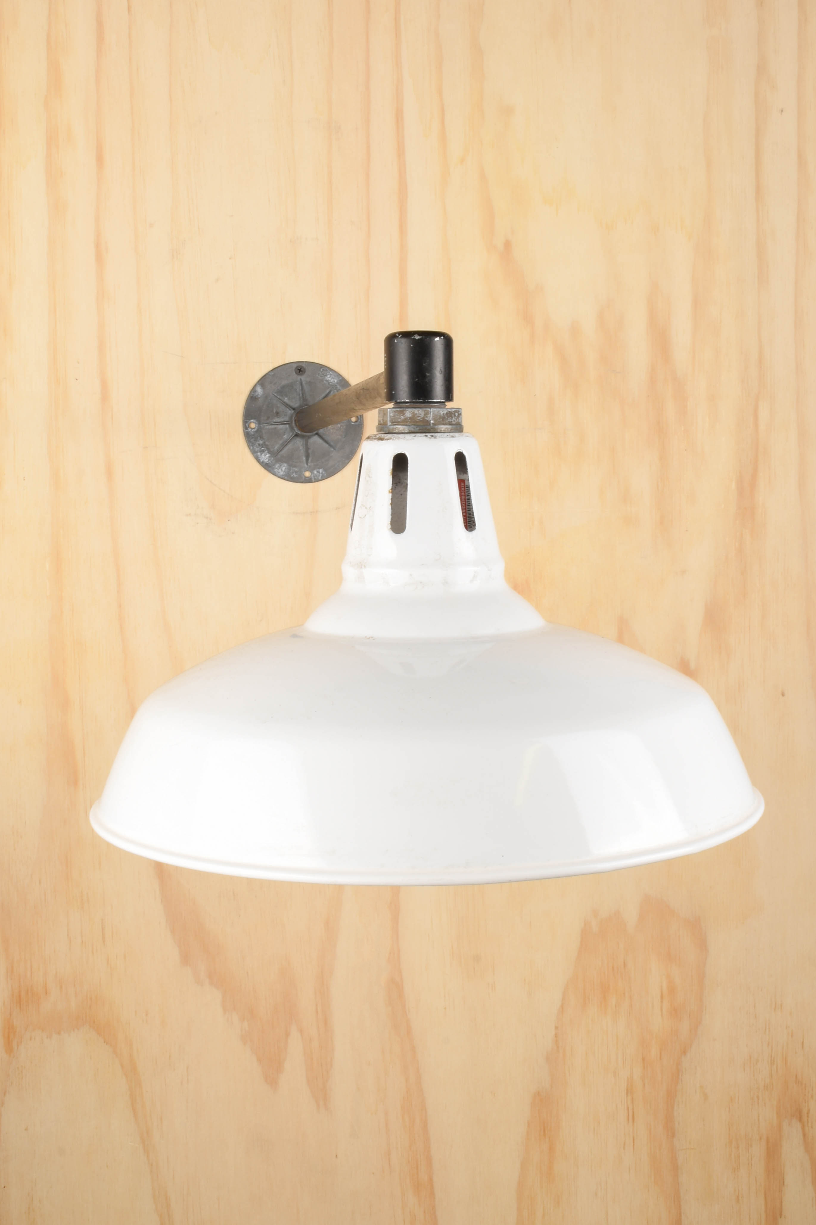 16" White Porcelain Enamel Wall Mounted RLM w/Straight Arm | Wall ...